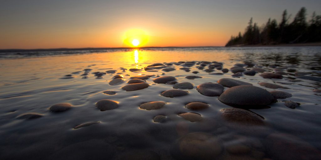 sunset-rocks - Munising Motel